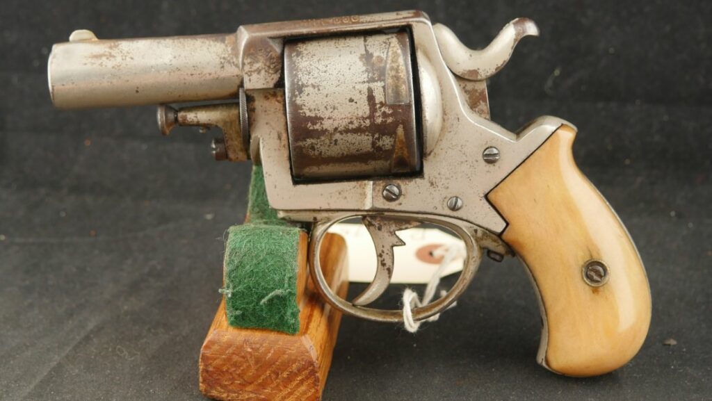 079-0923-8532, British Bulldog 5 shot revolver with original bone grips ...