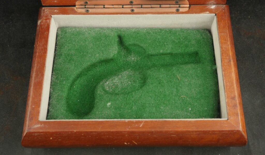 079-0324-7141, Continental Muff Pistol in display case. BLOWOUT ...