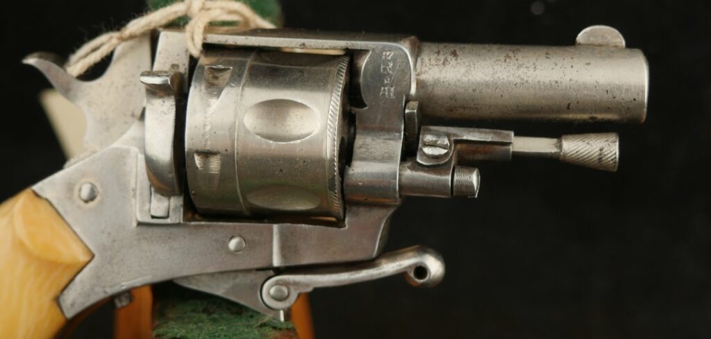 GR-0324-6015, Very small ,22 cal RF Belgian DA Revolver in period flap ...