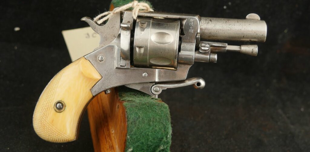 GR-0324-6015, Very small ,22 cal RF Belgian DA Revolver in period flap ...