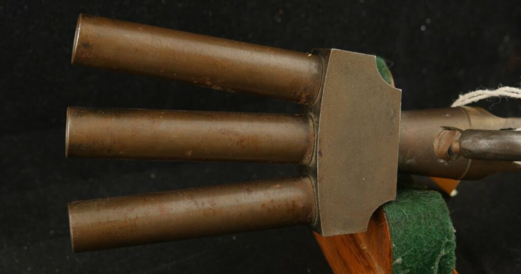 GR-0324-6032, Reproduction 3 Barrel Percussion Duck Foot Pistol ...