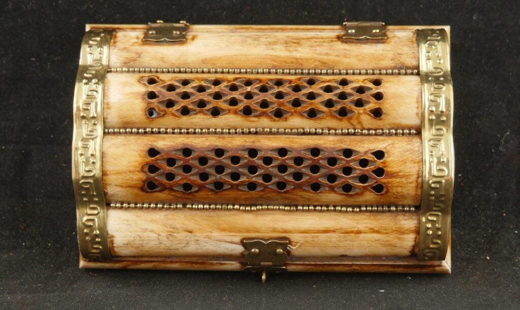 079-1025-P0330, Ethan Allen Side Hammer .22 cal, 7 shot in horn case ...