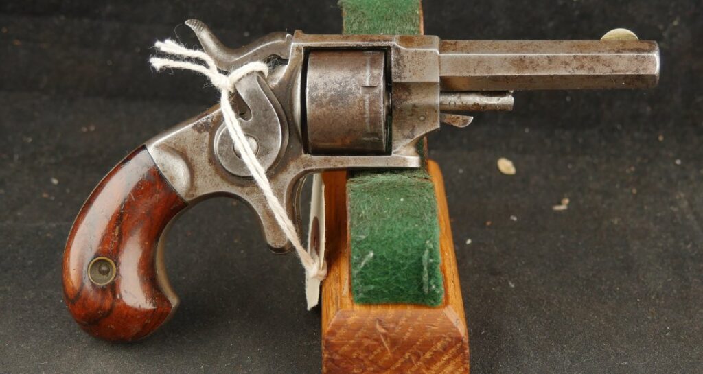 079-1025-P0330, Ethan Allen Side Hammer .22 cal, 7 shot in horn case ...