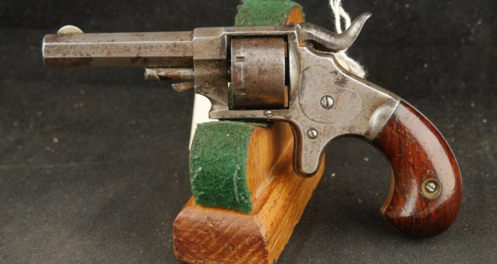 079-1025-P0330, Ethan Allen Side Hammer .22 cal, 7 shot in horn case ...