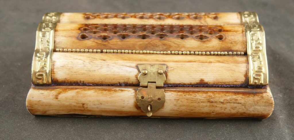 079-1025-P0330, Ethan Allen Side Hammer .22 cal, 7 shot in horn case ...